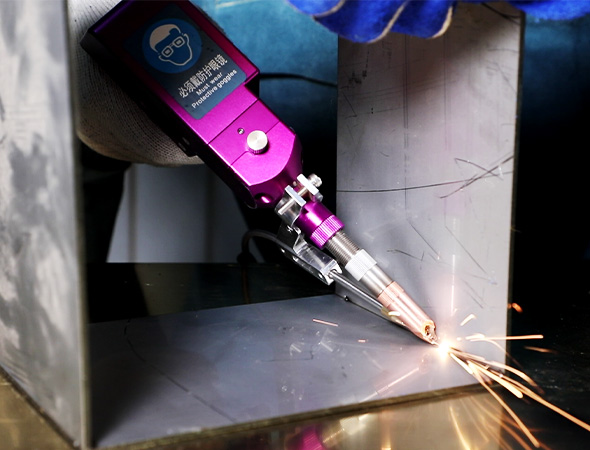 Máquina de soldadura láser de mano - SENFENG LASER